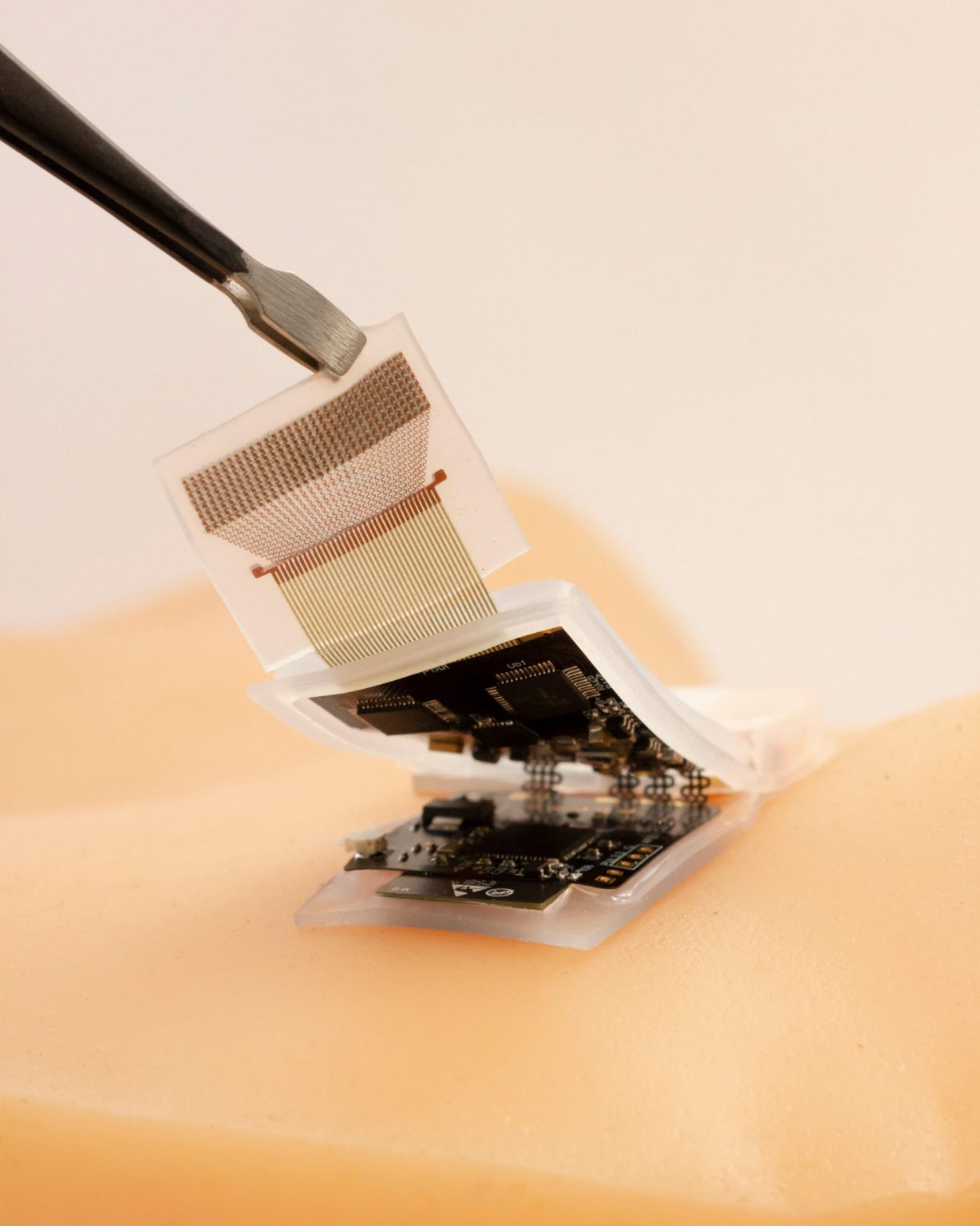 Engineers Develop the First Fully Integrated Wearable Ultrasound System ...