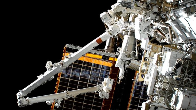 This Week @NASA: Another Power Generating Spacewalk Outside the Space ...