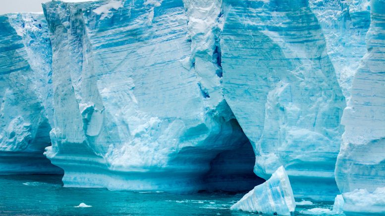 Ice Shelf Completely Disintegrates in East Antarctica
