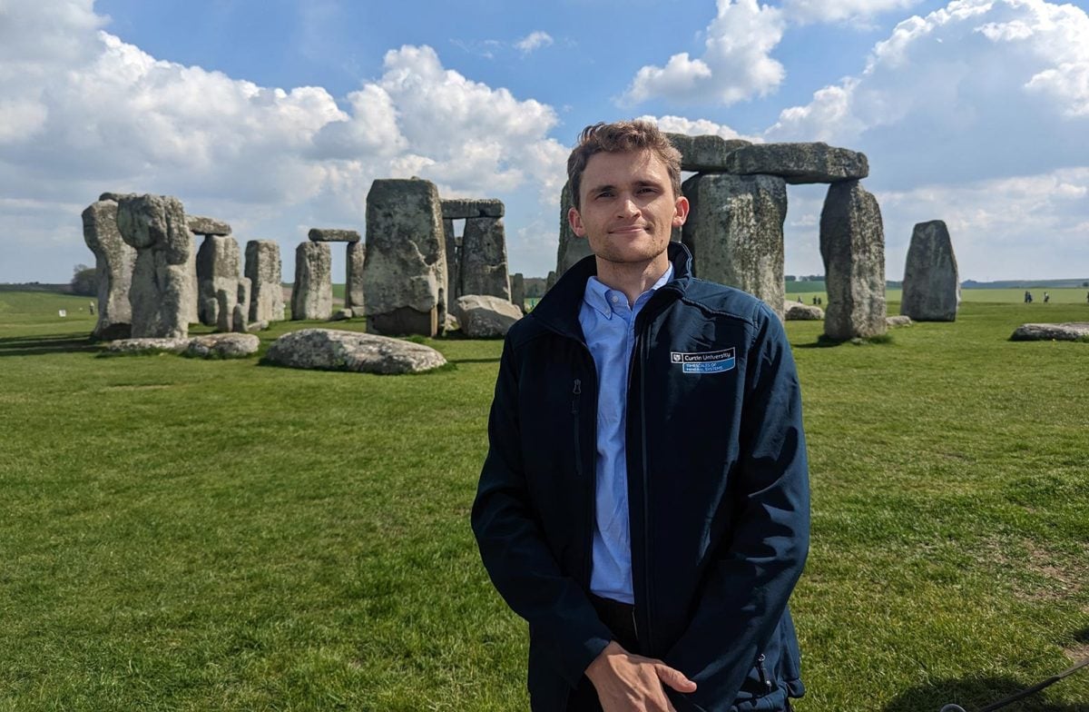 How Ancient People Moved a 6-Ton Stone 700 Kilometers to Stonehenge