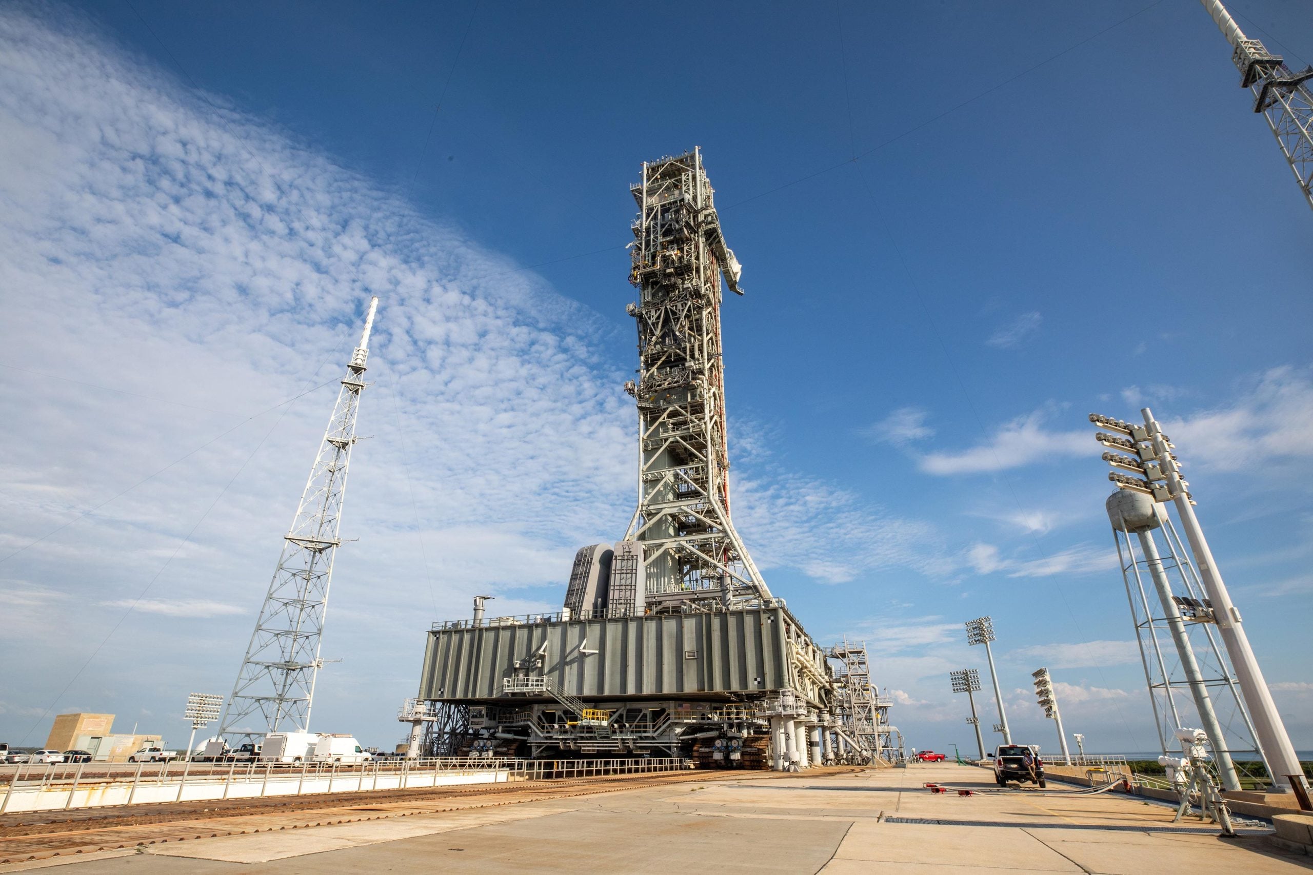 Epic Journey: NASA’s Titan Crawler Makes History Ahead of Artemis II Launch