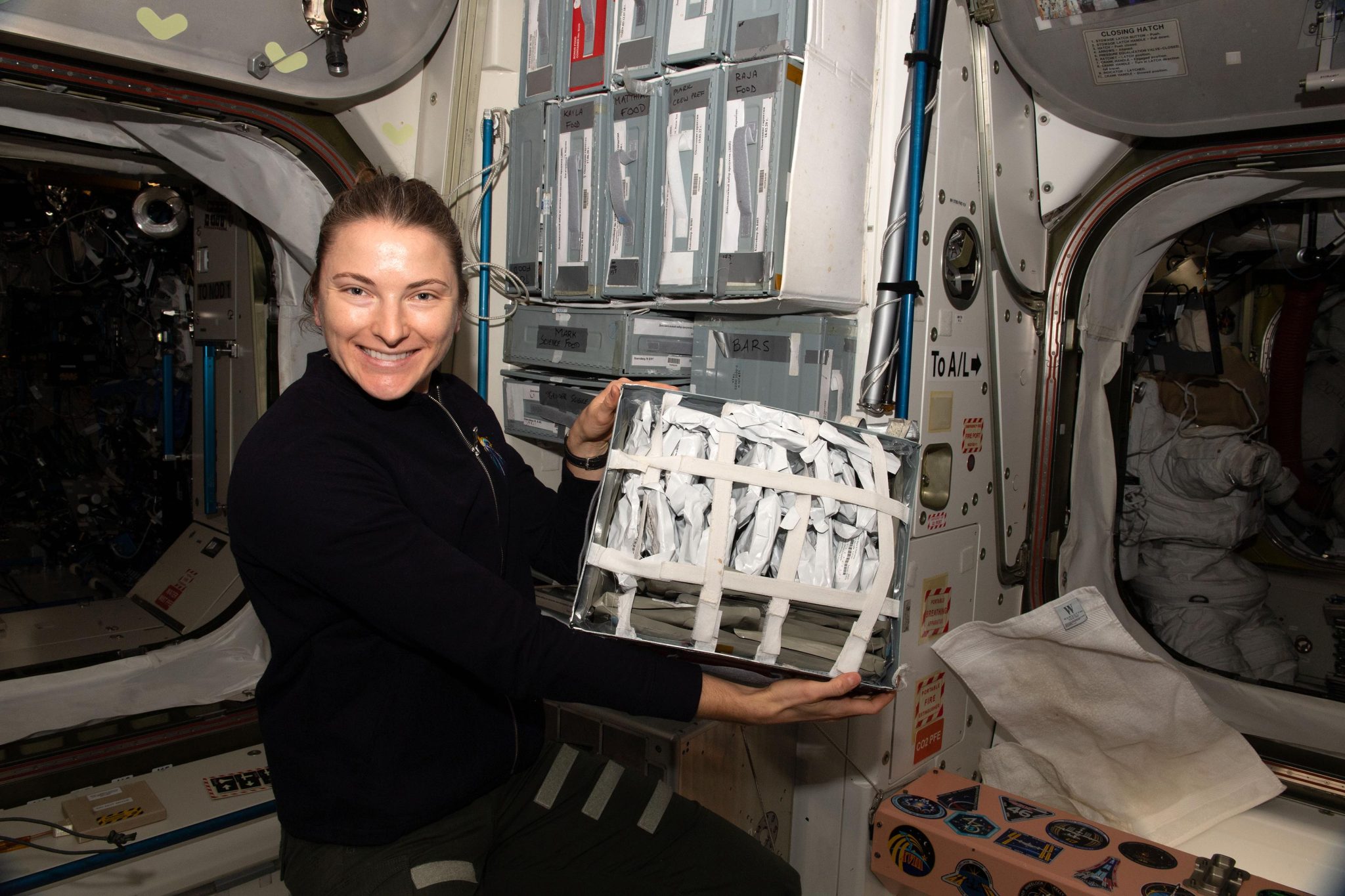 Ultrasonic Exploration and Space Psychology Kick Off the Week on ISS