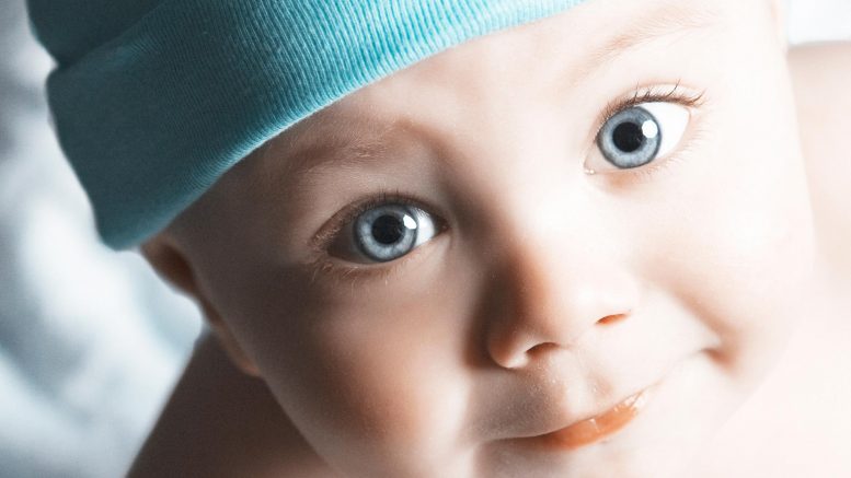Scanning a Baby’s Eyes With This App Could Save Their Life