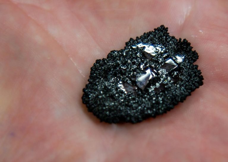 New Research Unlocks the Secret to Low-Temperature Diamond Growth