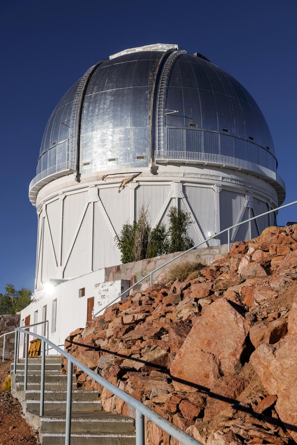 Shining a New Light on Dark Energy: DES Releases Catalog of 700 Million ...