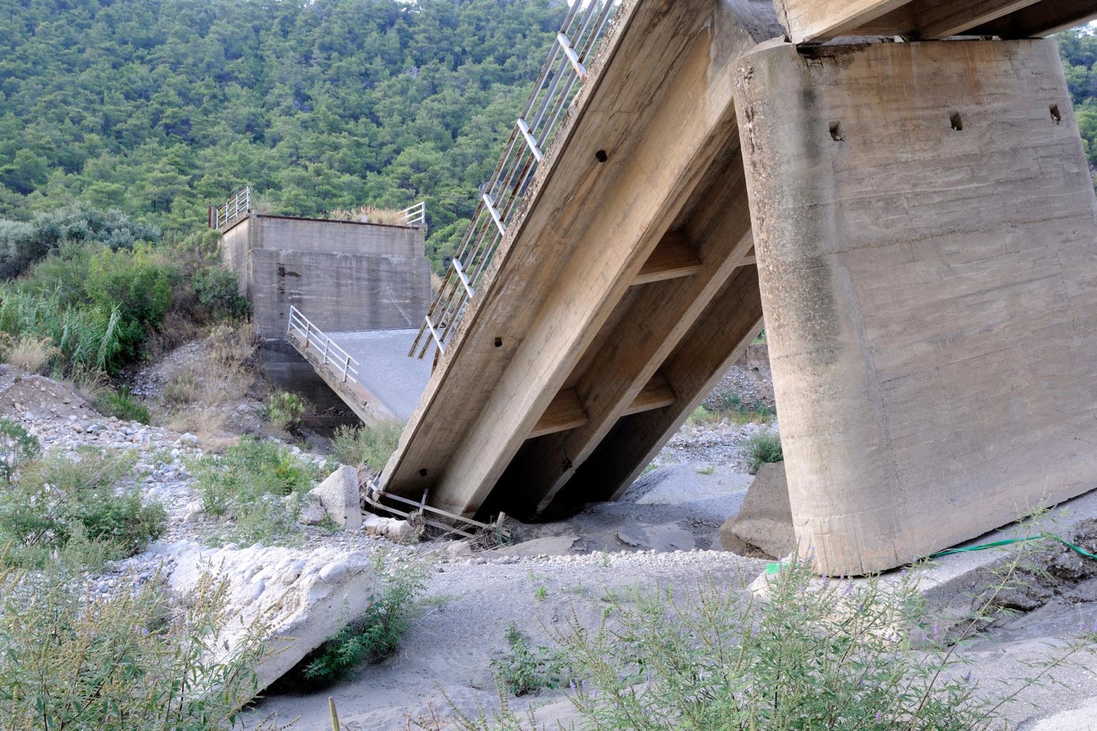 Scientists Use Earthquake Secrets to Build Stronger Materials