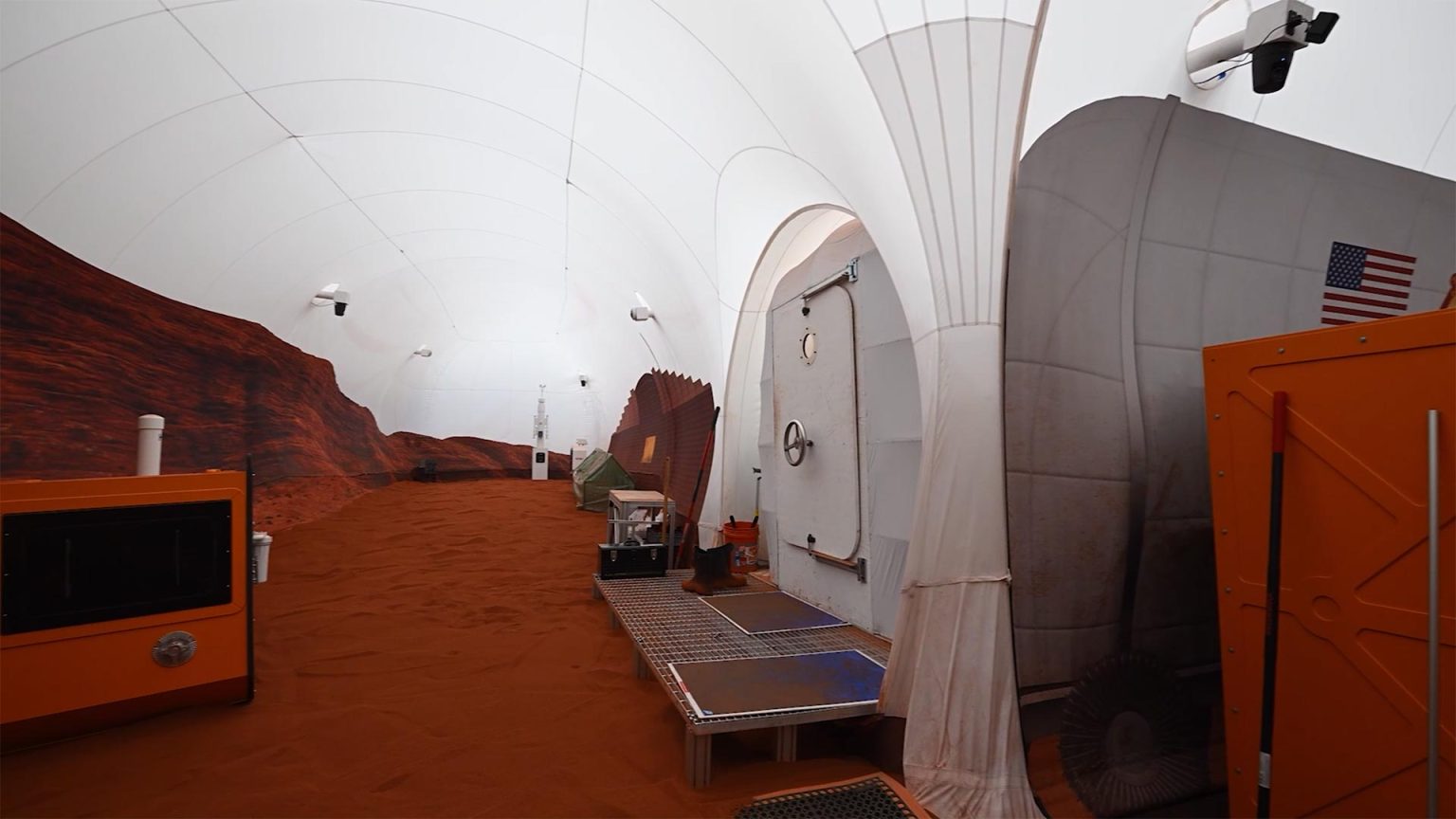 This Week @NASA: A Journey to a Metal World, Simulated Mars Mission ...
