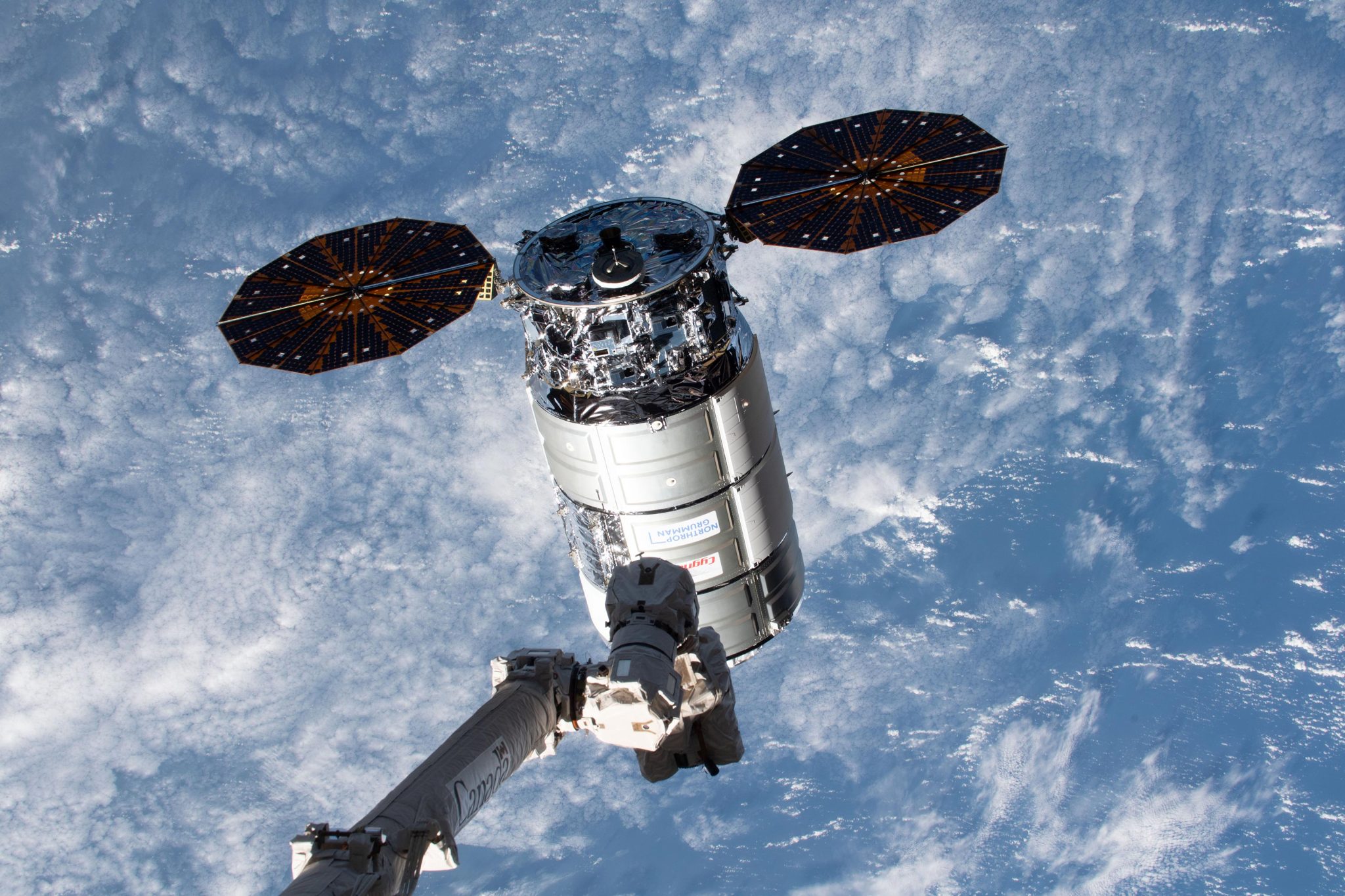 Cygnus Cargo Craft Arrives at Space Station As Private Astronauts ...
