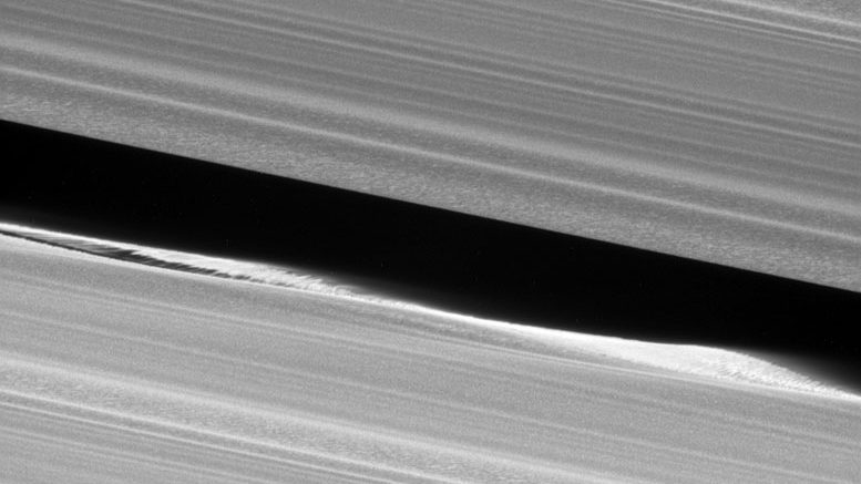 New Cassini Image of Saturn's Ring-Embedded Moon Daphnis