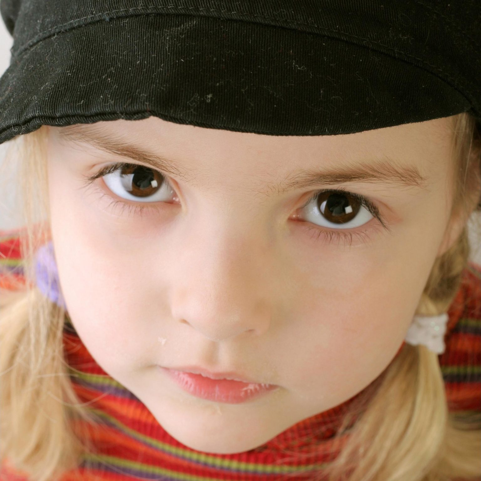 “Look at Me!” – Visuals Increase Attention; Now Science Explains Why