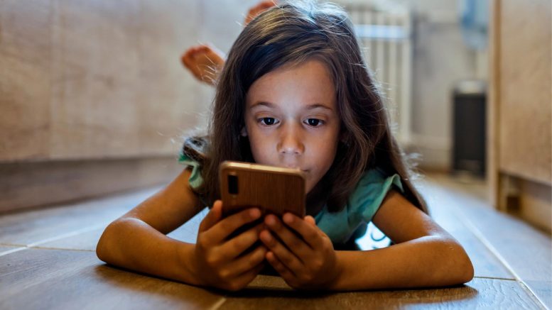 New Study Reveals Simple Way To Mitigate Screen Time’s Negative Effects ...