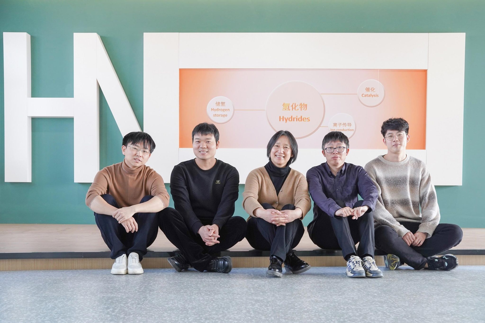 Charging Ahead: A New Era of Superionic Hydride Conduction at Room ...