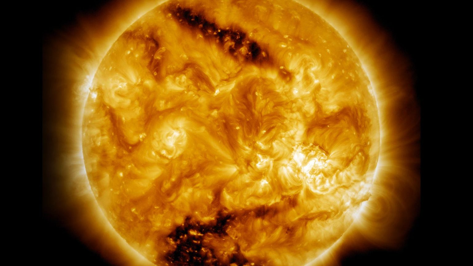 New Clues to a Decades-Old Solar Mystery: Why the Sun’s Corona Is 200x ...