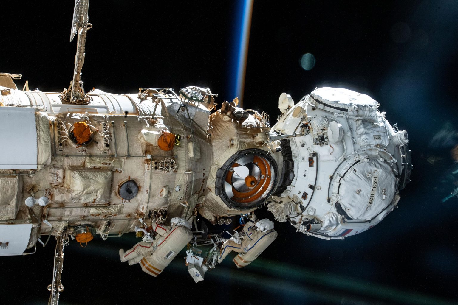 Dragon Resupply Ship Space Station Departure Delayed As Cosmonauts ...