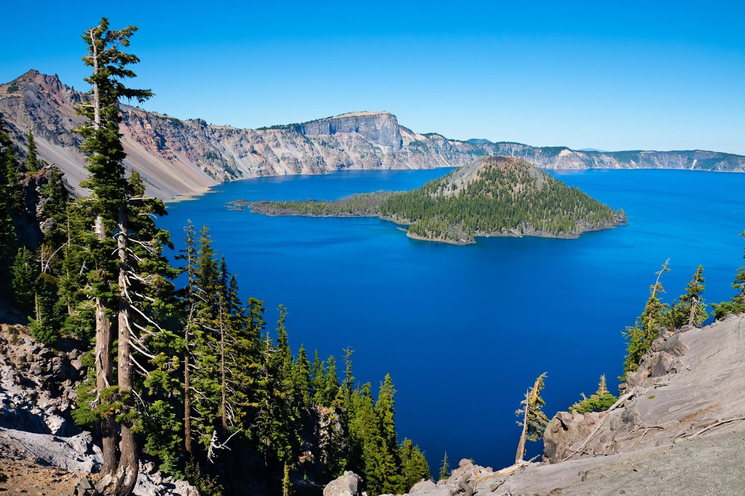 The Hidden Science Behind Water’s Stunning (Or Murky) Colors