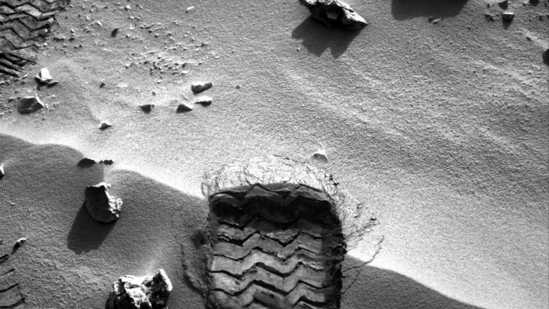 Curiosity Rover Continues to Gather Martian Soil Samples
