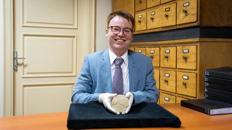 Incredible 3700-Year-Old Babylonian Clay Tablet Is World’s Oldest ...