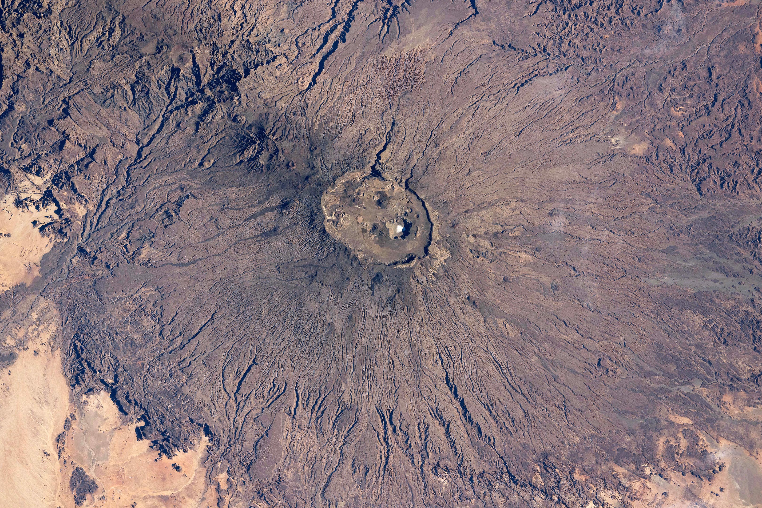 Astronaut Unveils Hidden Salt Lake and Ancient Lava Trails on Sahara’s ...