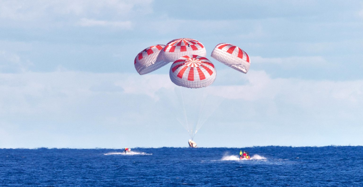 NASA Astronauts Wake Up, Prep SpaceX Crew Dragon For Splashdown