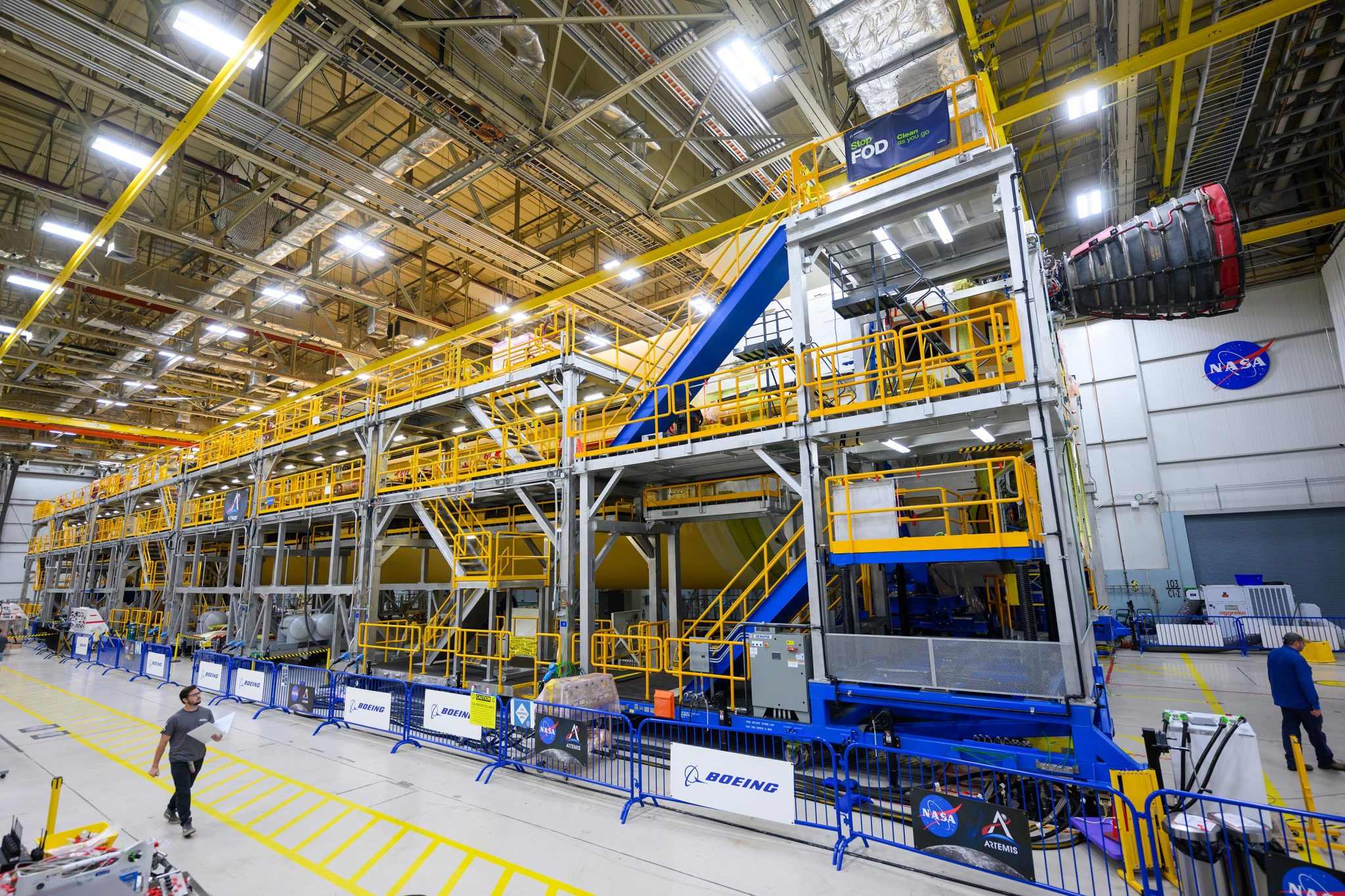 NASA’s Artemis II Moon Rocket: First RS-25 Engine Installed on SLS Core ...