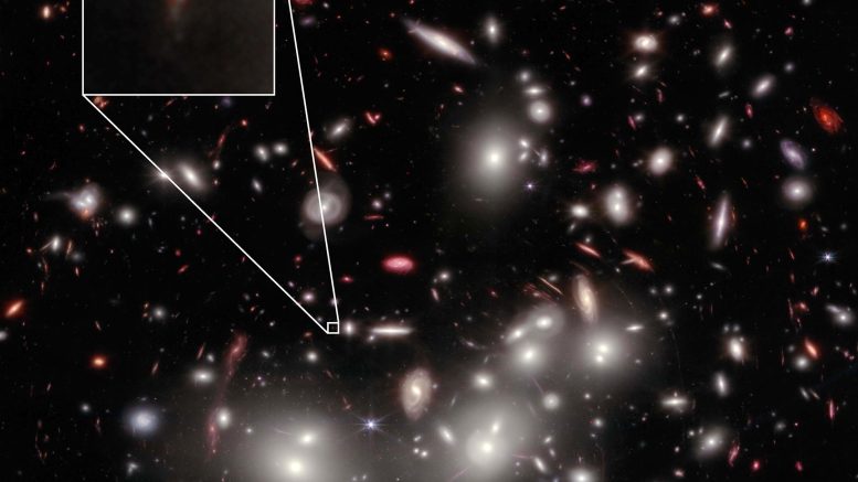 Hubble Reveals the Vibrant Core of Galaxy NGC 3125