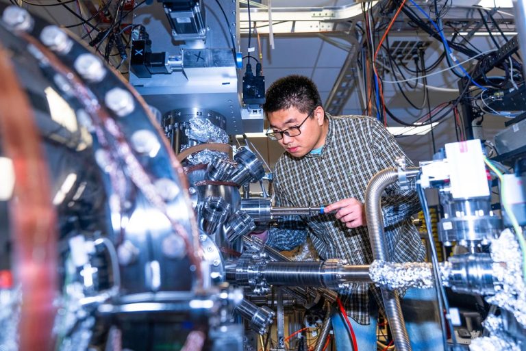 Quantum Leap: Rice Physicists Unlock Flash-Like Memory for Future Qubits