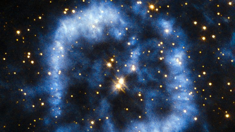 Hubble Views Planetary Nebula IC 289