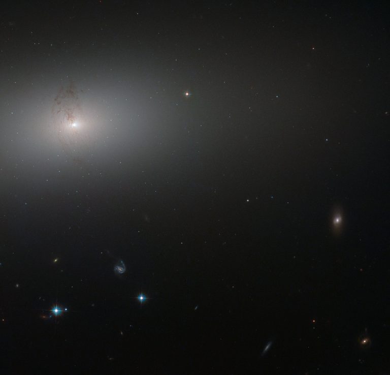 Hubble Image of the Week - Elliptical Galaxy NGC 2768