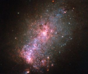 Hubble Reveals the Vibrant Core of Galaxy NGC 3125