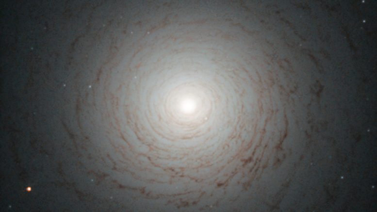 Hubble Spots Lenticular Galaxy NGC 5010