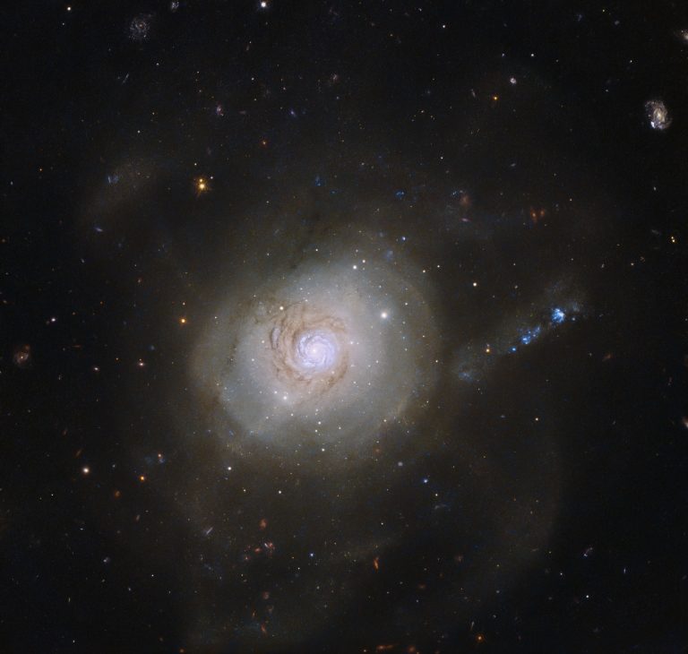 Hubble Image of the Week: Spiral Galaxy NGC 7252