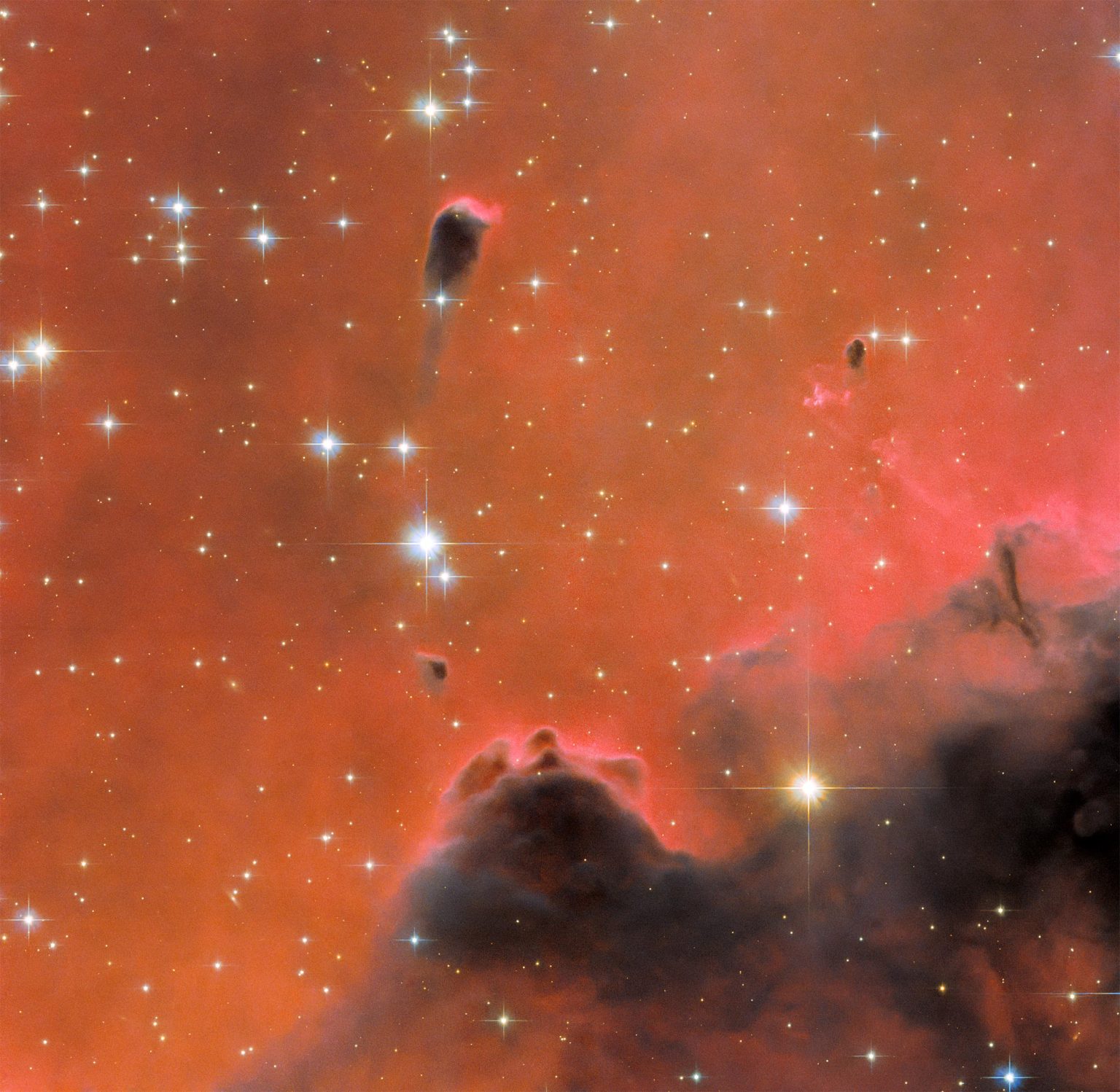 Hubble Space Telescope Captures Festive and Free-Floating Scene