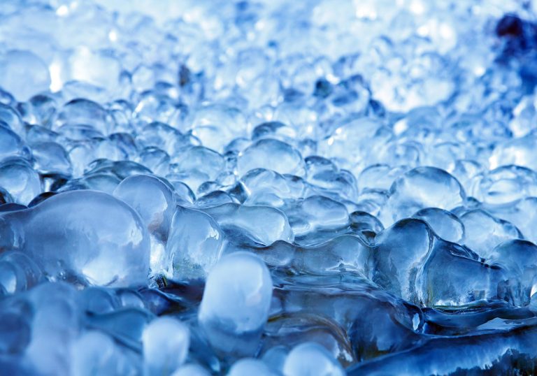 Researchers Develop Technique to Efficiently De-Ice Surfaces in Seconds