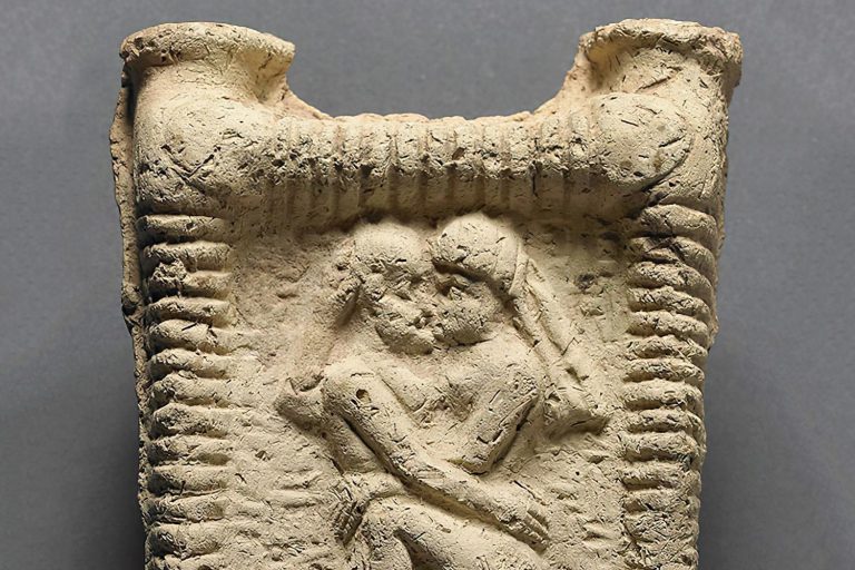 Humanity’s First Recorded Kiss Occurred in Mesopotamia 4,500 Years Ago