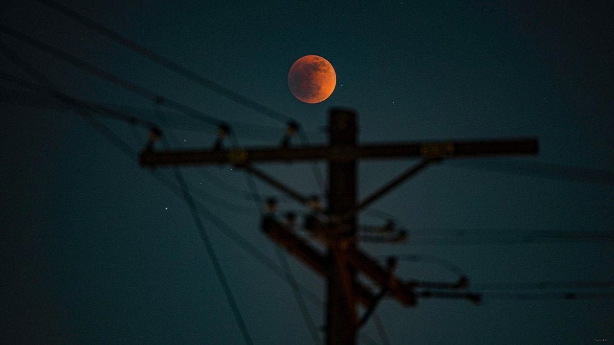 Don’t Miss: Catch Mercury Before It Disappears & Watch the Moon Turn ...