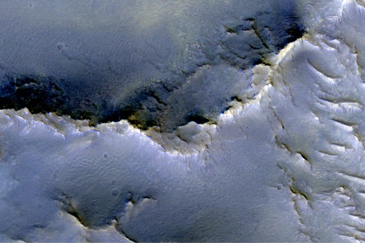 This Martian Region Is Hiding Thousands of Kilometers of Ancient Rivers