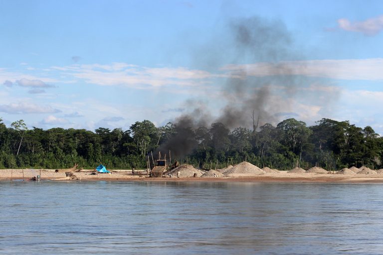 Illegal Gold Mining in Peruvian Amazon Turns Pristine Rainforests Into ...