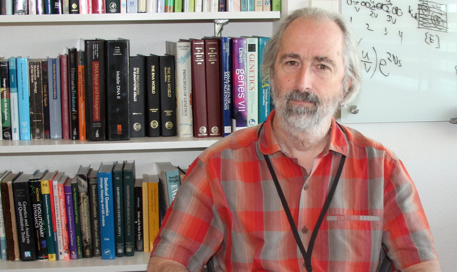 Decade-Long Study Challenges Traditional Views of Evolution