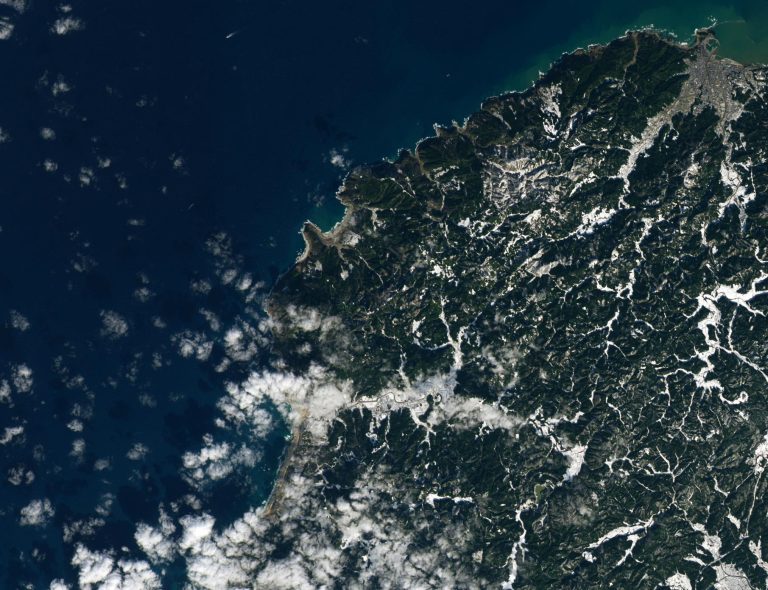 7.5 Magnitude Earthquake Lifts Parts of Japan Up to 13 Feet