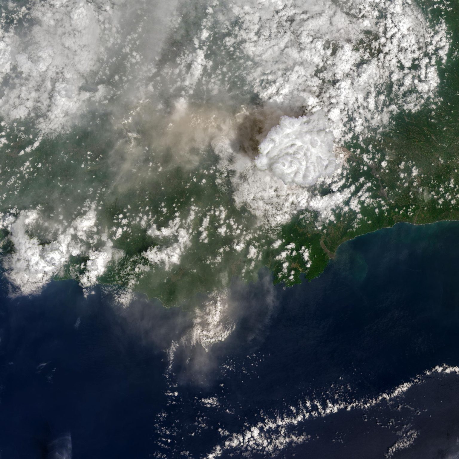 Intense Explosions at Mount Semeru – One Year After Unleashing Deadly ...