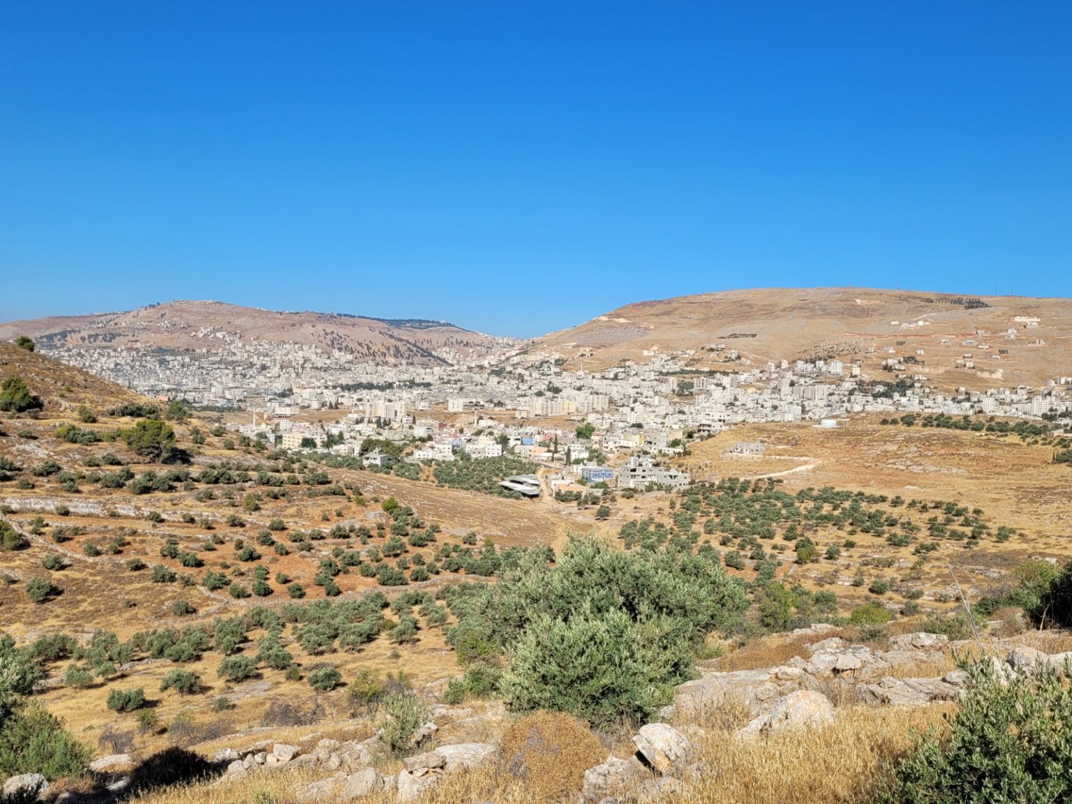 Archaeologists Discover 400,000-Year-Old Flint Tools That Transformed ...