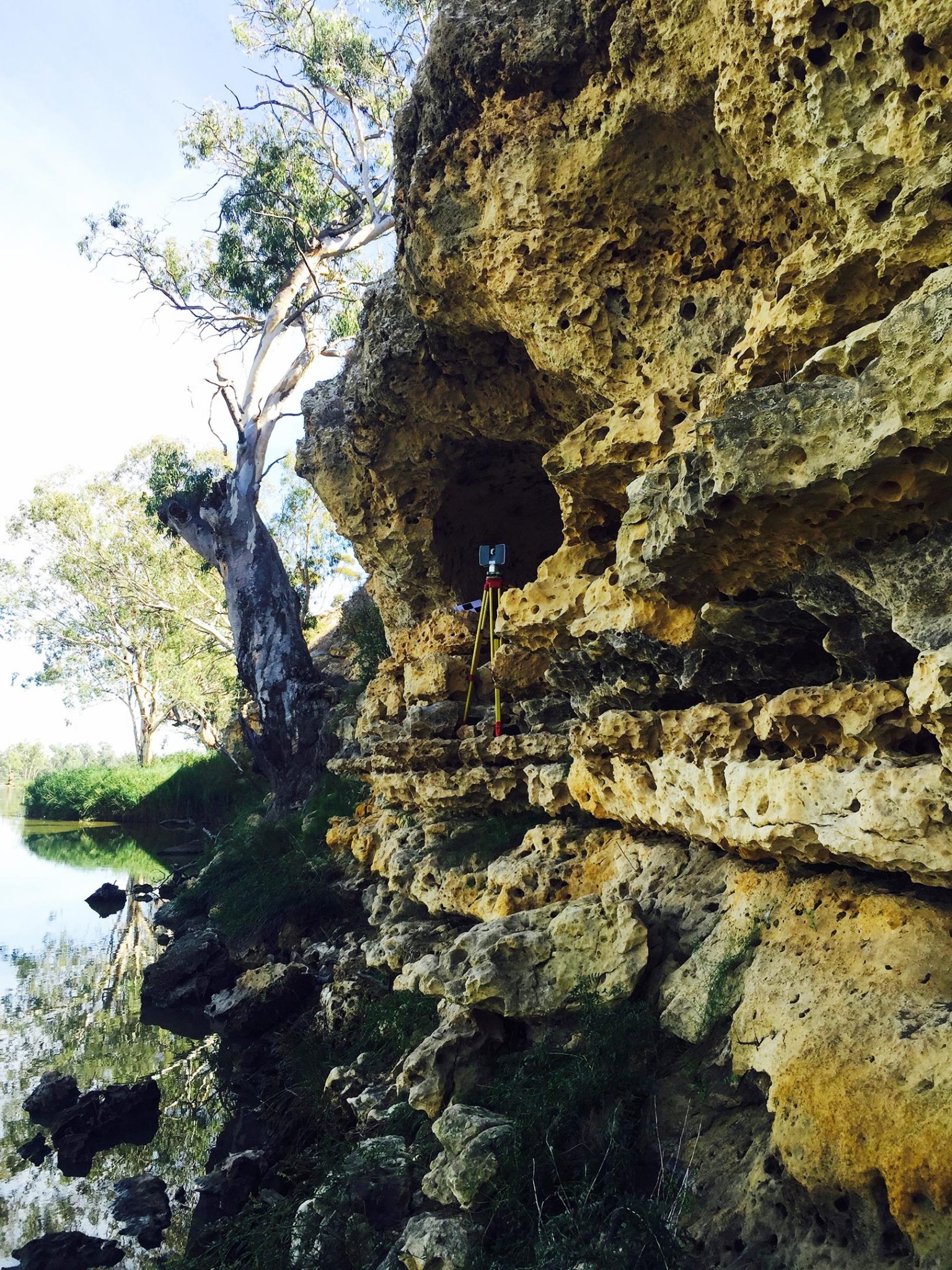 Hidden Murray River Rockshelter Reveals Aboriginal Art, Frontier ...