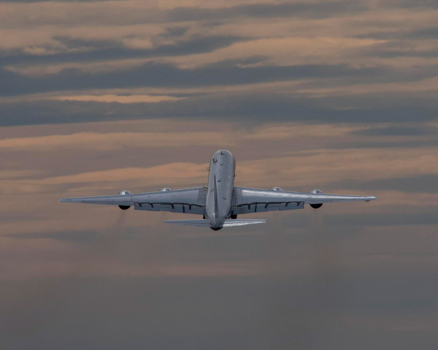High Flyers Go Green: NASA’s Trailblazing Study on Aircraft Contrails ...