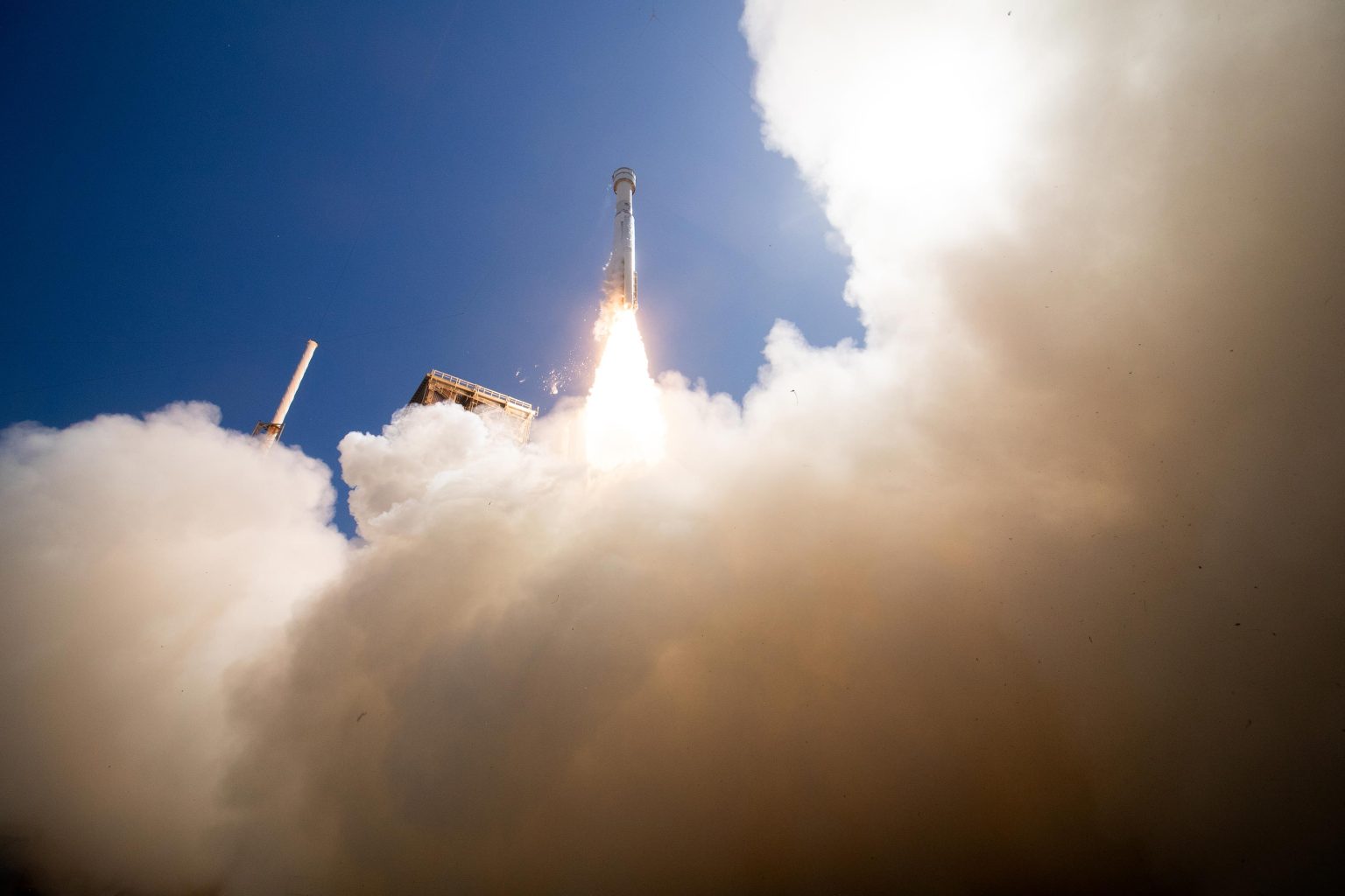 Liftoff! NASA Astronauts Pilot First Boeing Starliner Crewed Mission to ...