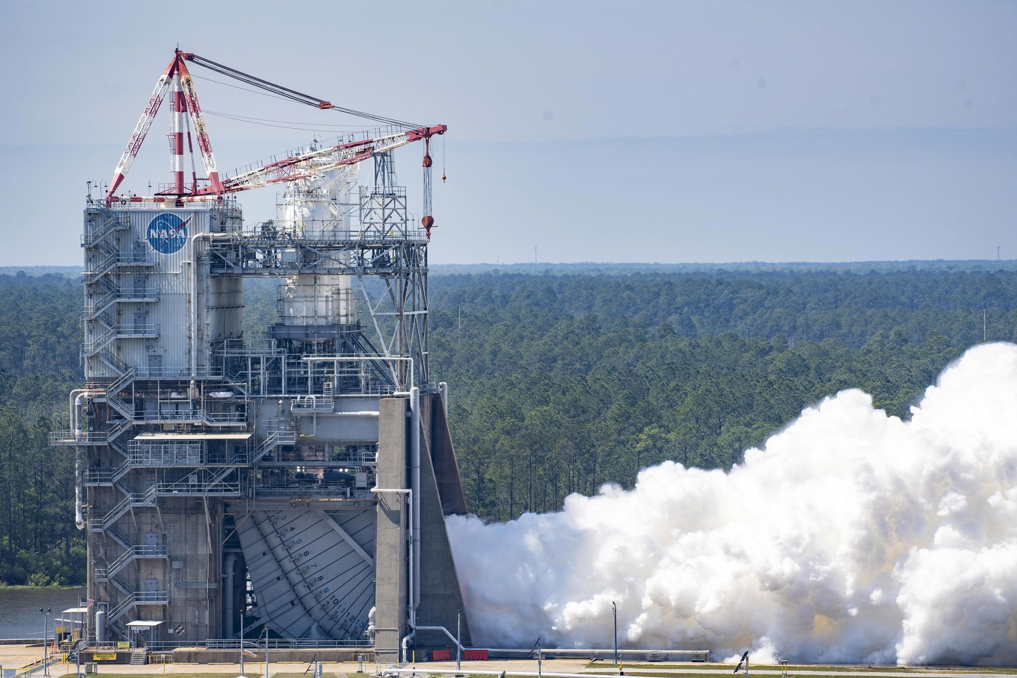 NASA Conducts Long Duration Hot Fire Test of Redesigned RS-25 Moon ...