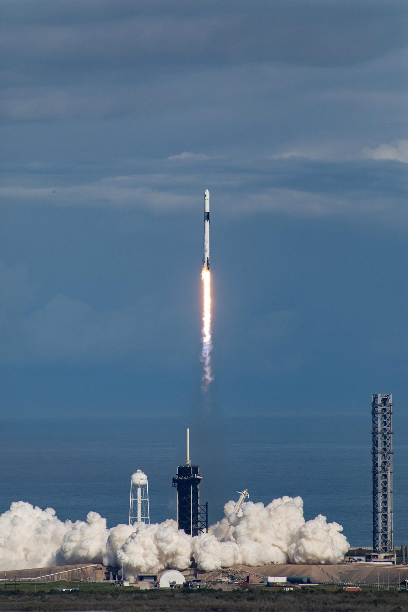Liftoff! SpaceX Falcon 9 Soars Into the Sky With Space Station Supplies