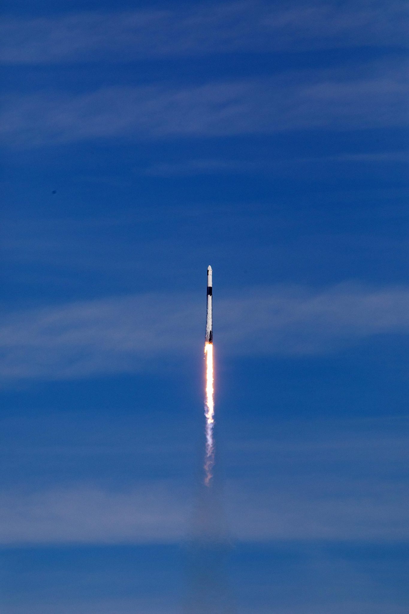 Liftoff! SpaceX Falcon 9 Soars Into the Sky With Space Station Supplies