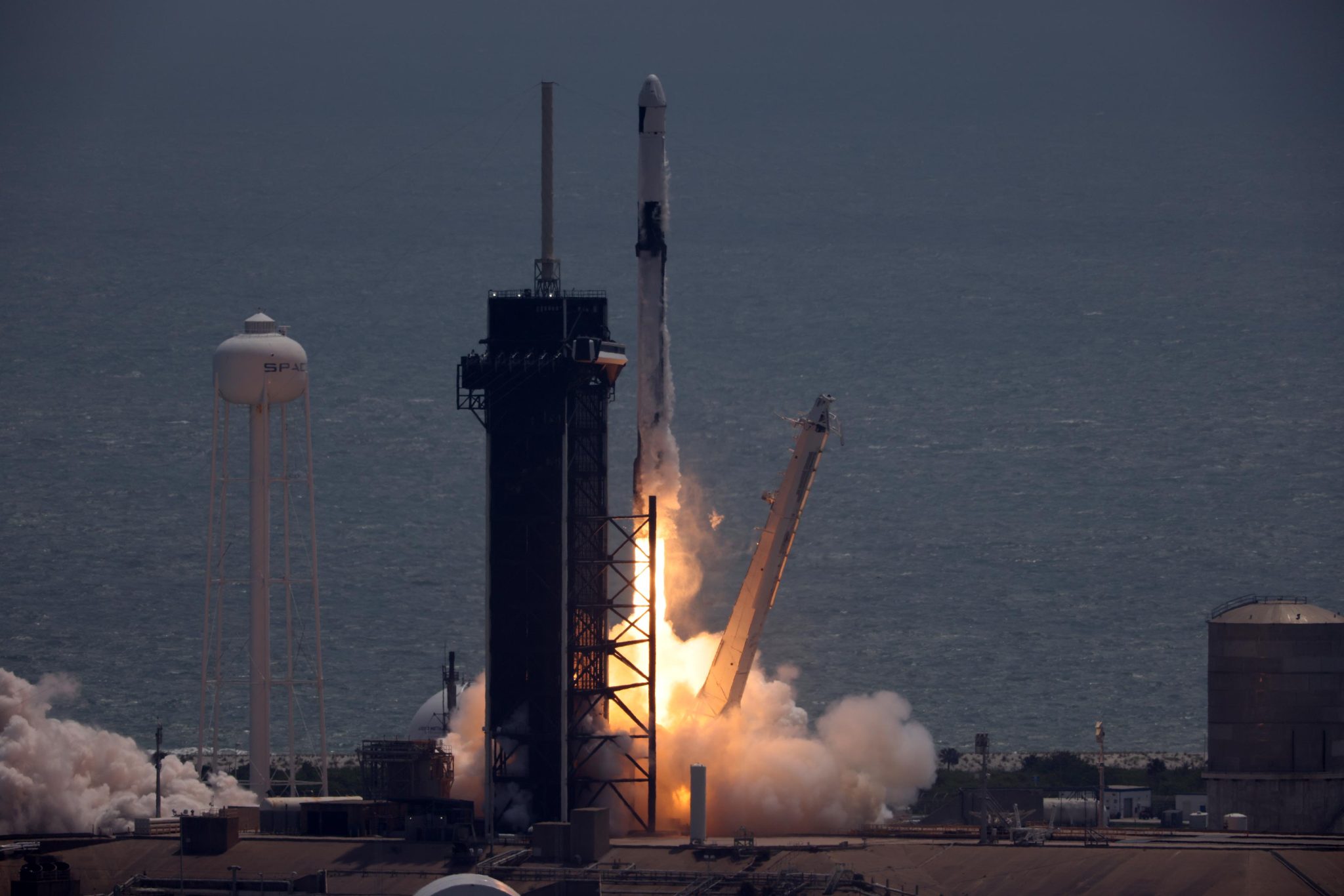 SpaceX’s Dragon: Launching Science, Power, and Fresh Food to ISS on ...