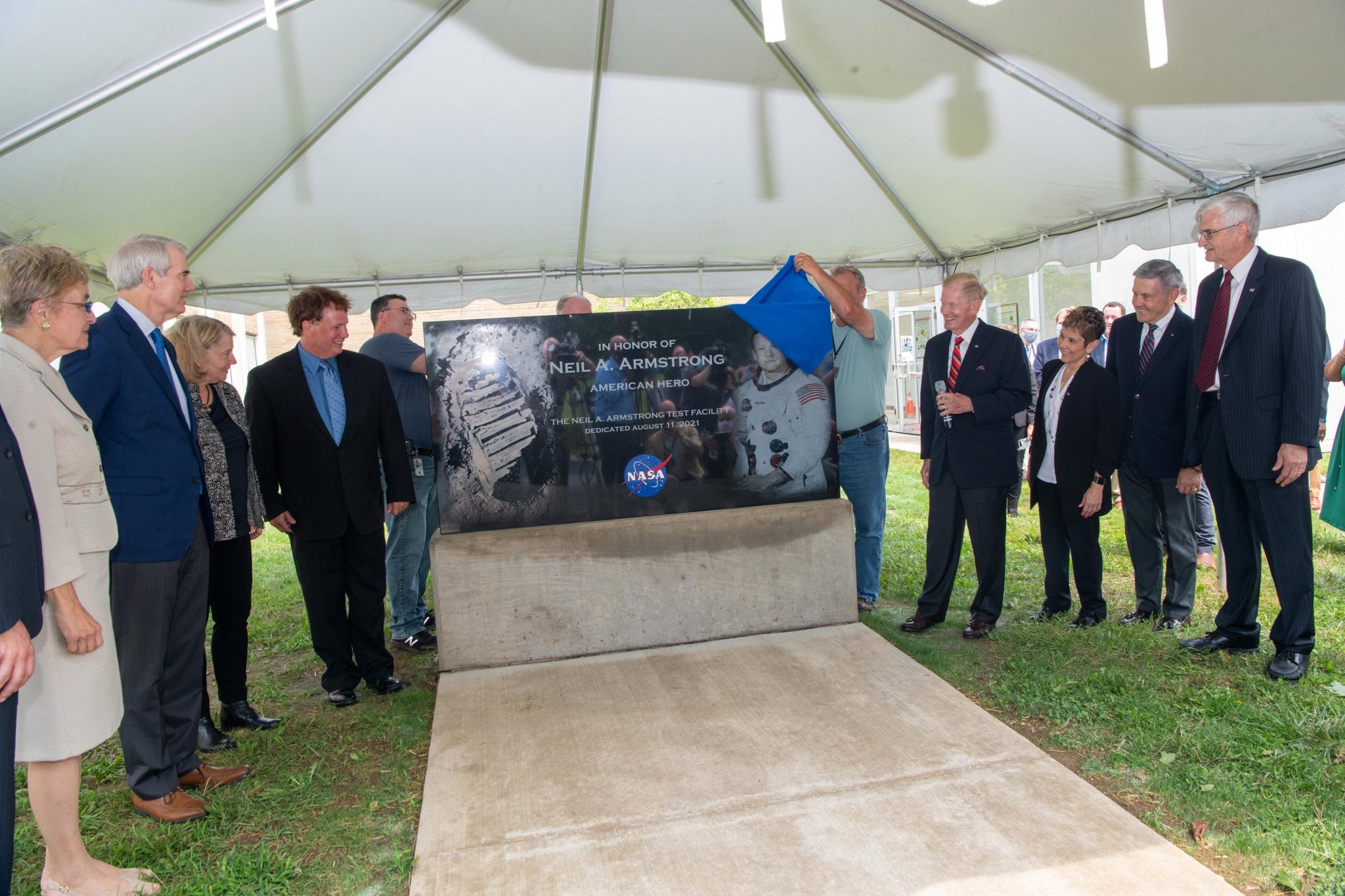 NASA Dedicates Facility To Honor Neil Armstrong’s Legacy – World’s Most ...