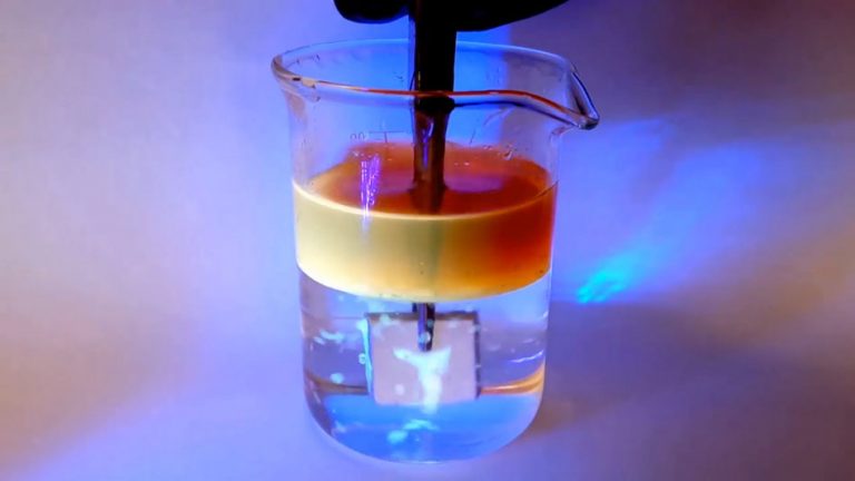 Sustainable Organic Batteries for Safer, Environmentally Friendly Power ...